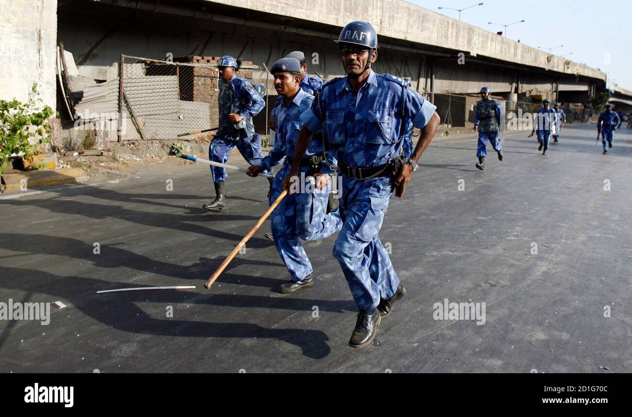 Indian Migrant Workers In Mumbai High Resolution Stock Photography and ...