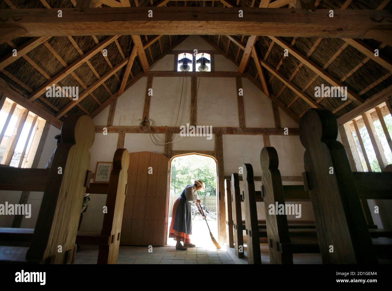 17th century colonial woman hi-res stock photography and images - Alamy
