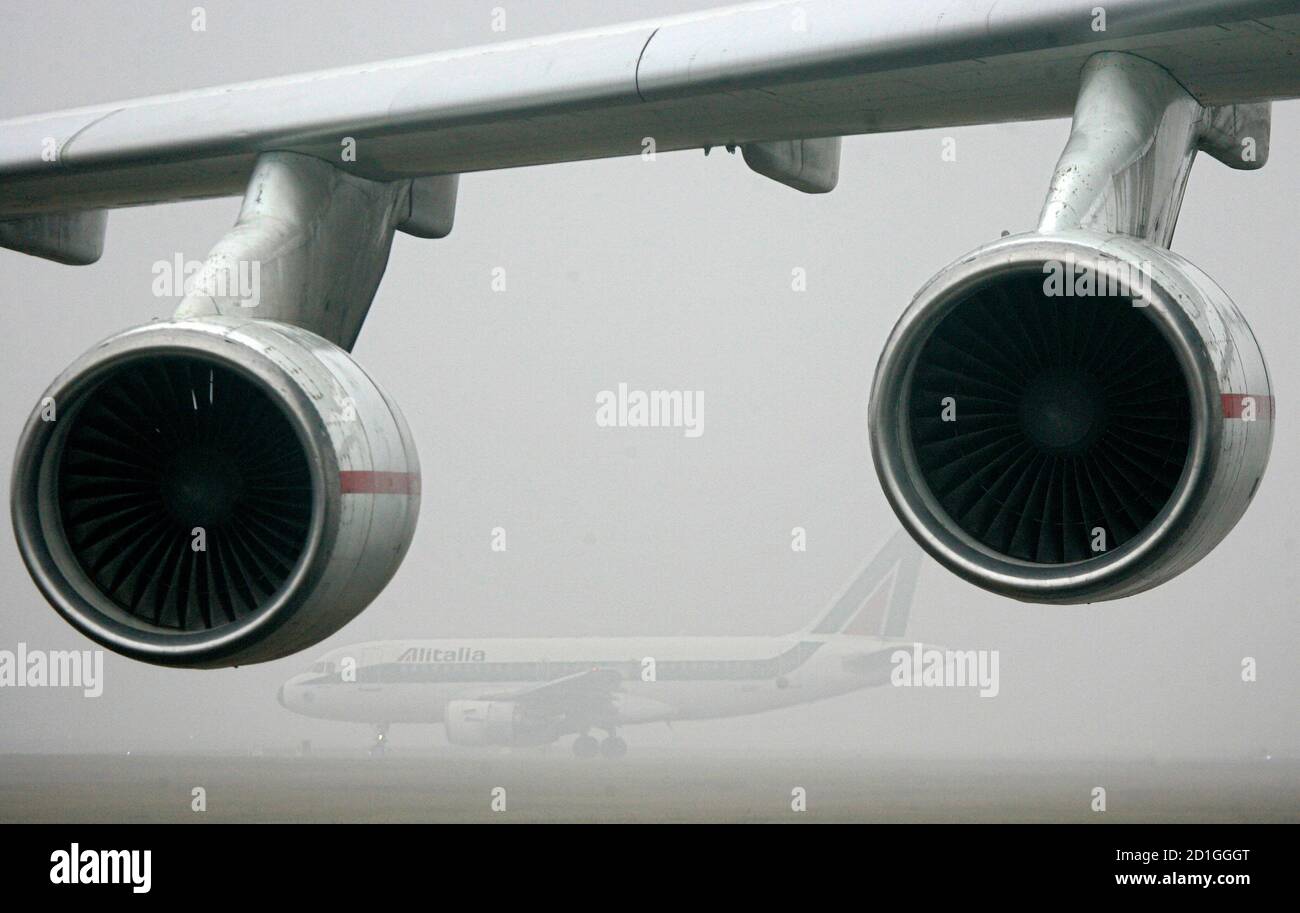 Largest ukrainian transport plane hi-res stock photography and images ...