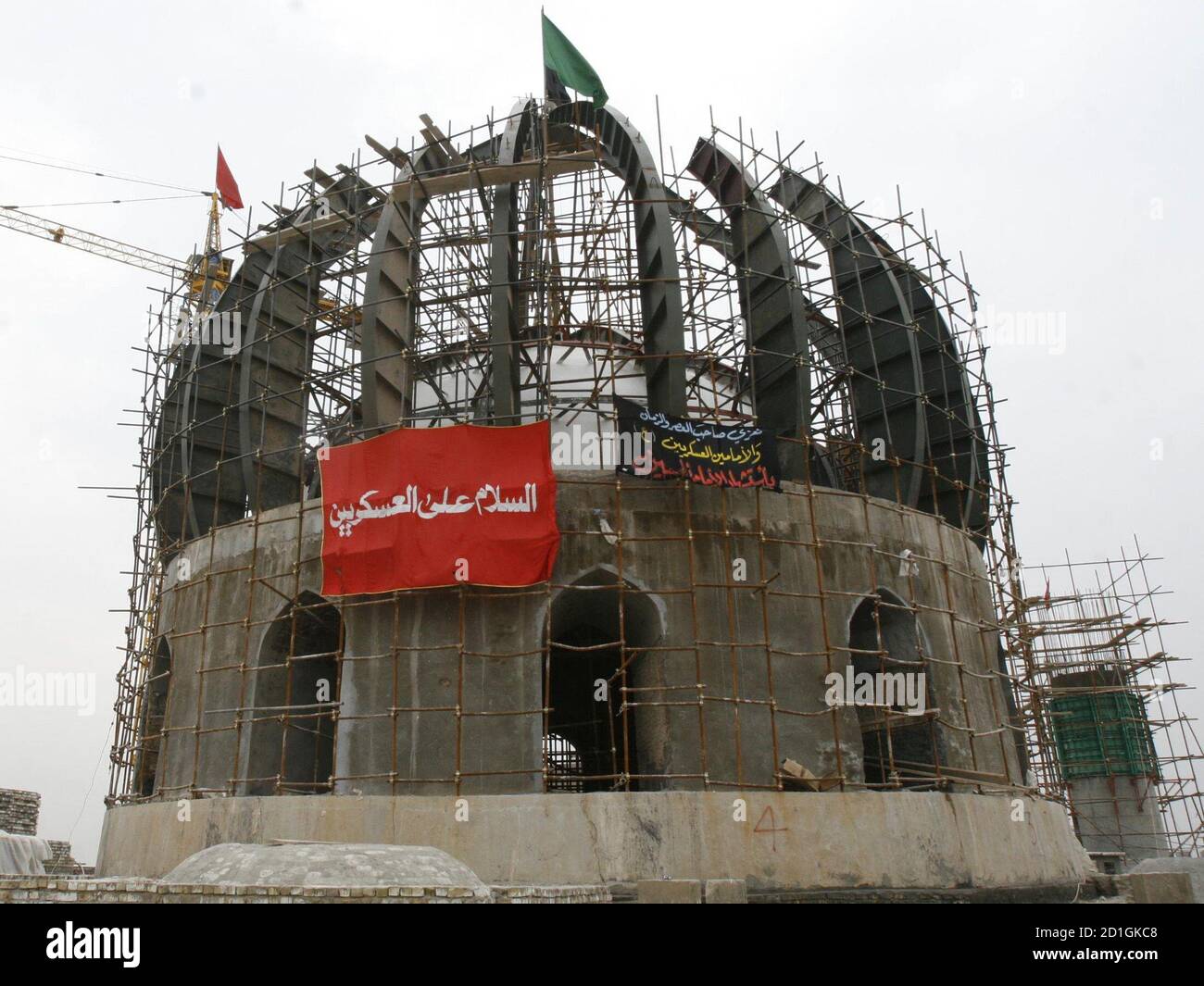2006 al askari mosque bombing hi-res stock photography and images - Alamy