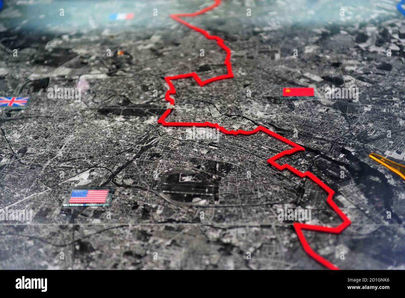 The rediscovered piece of the Berlin Wall from 1961, Berlin wall former ...
