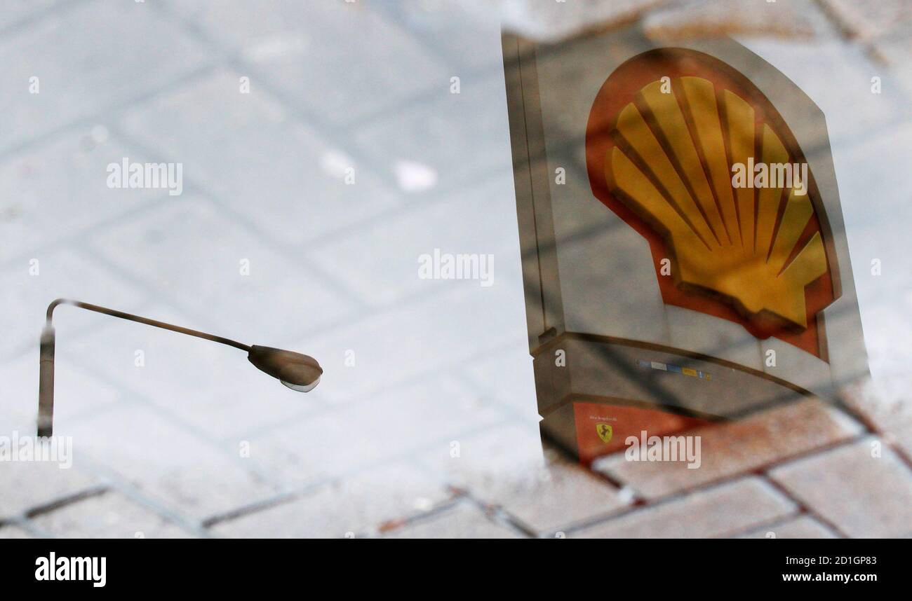 Shell plc logo hi-res stock photography and images - Alamy