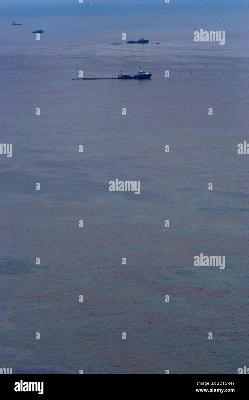 Deepwater horizon oil rig explosion hi-res stock photography and images ...