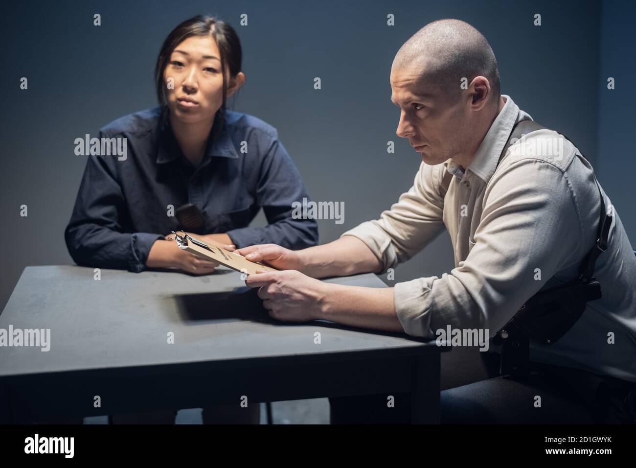 Lawyer questioning witness hi-res stock photography and images - Alamy