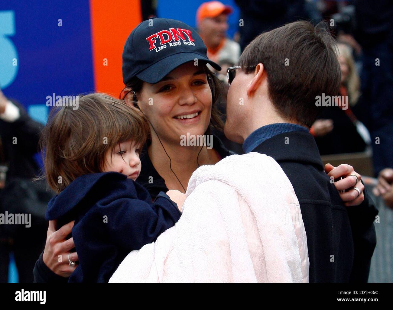Katie holmes and daughter suri cruise hi-res stock photography and ...