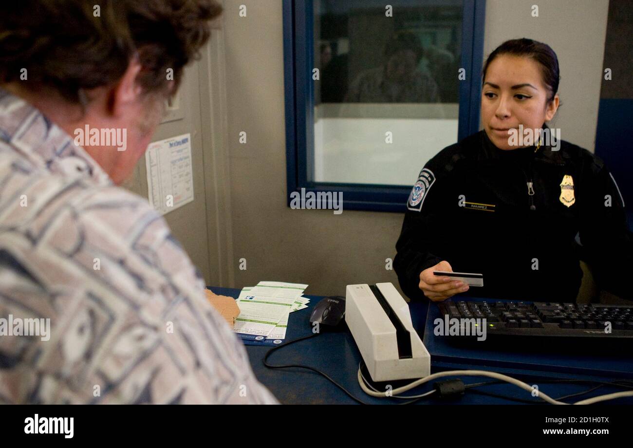 Customs officer canadian border hi-res stock photography and images - Alamy