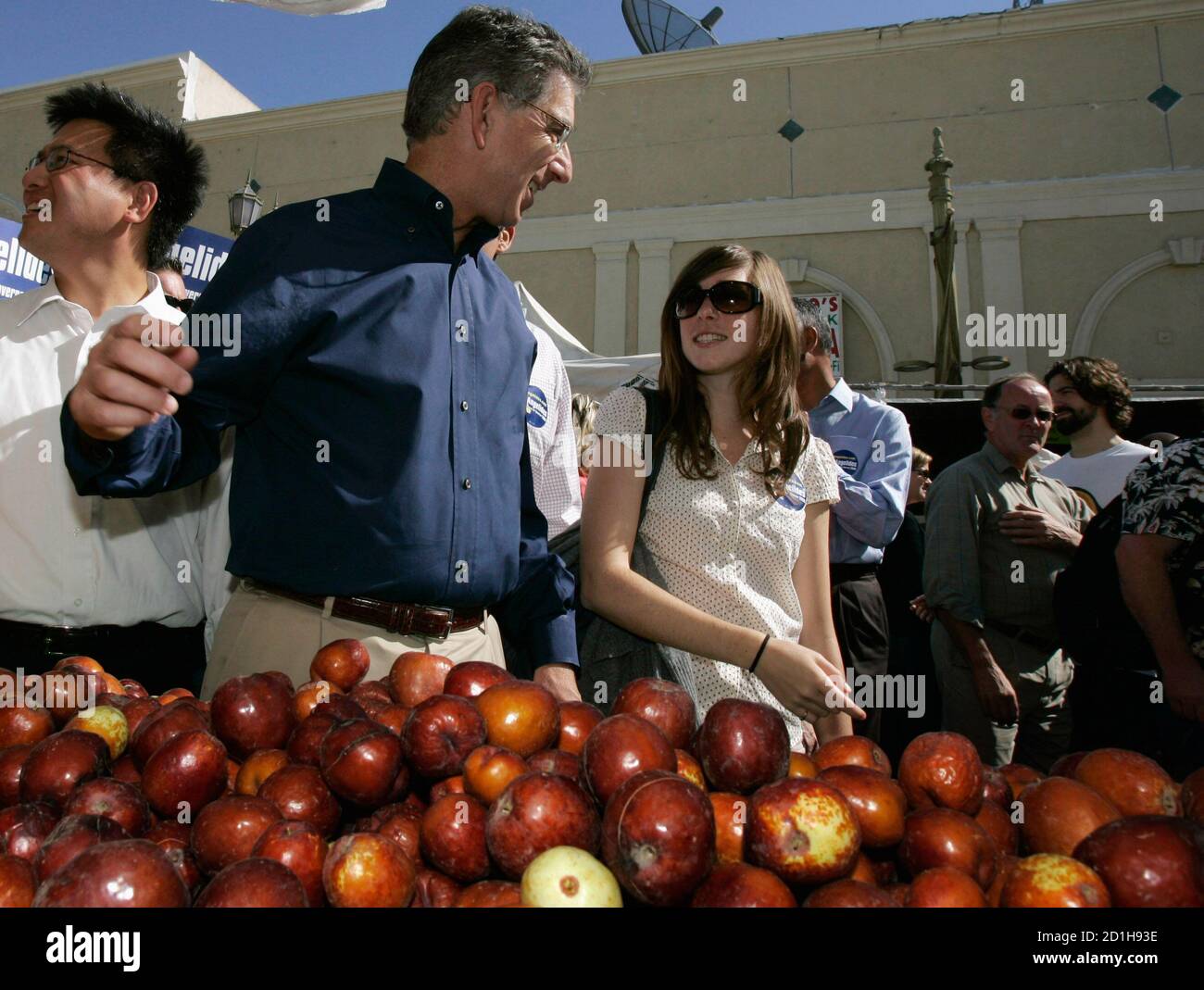 Christina and arnold schwarzenegger hi-res stock photography and images ...