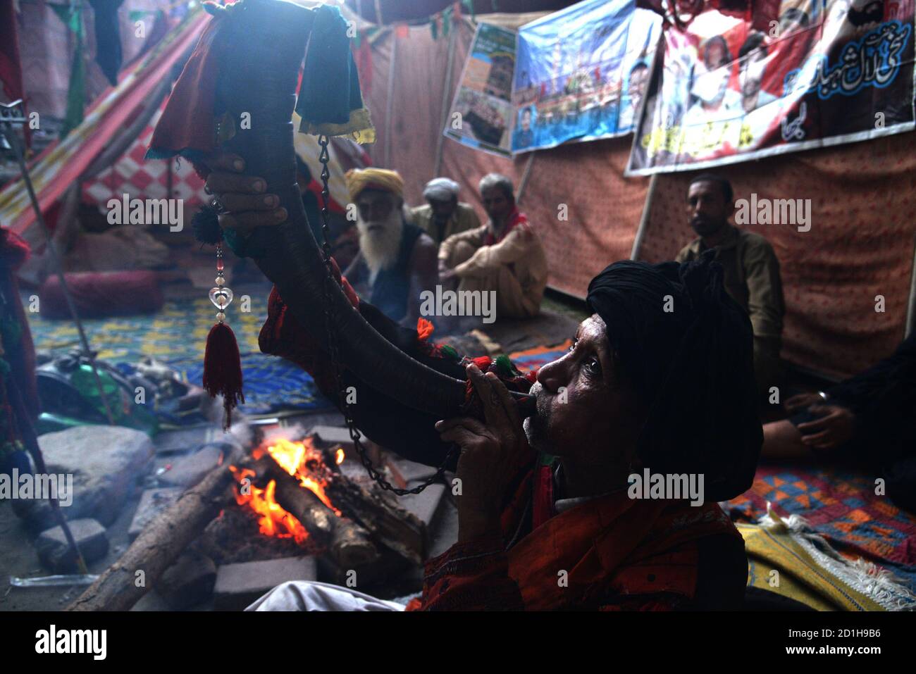Pakistani devotees (Malang) busy in their activities ahead of 977th ...