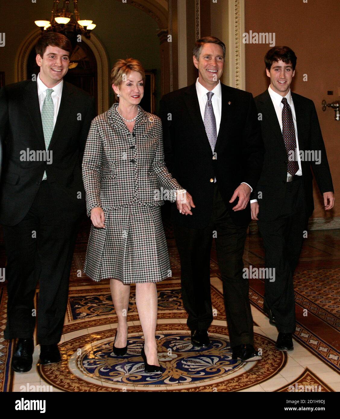 Senator frist hi-res stock photography and images - Alamy