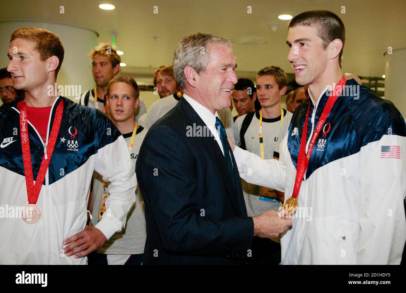Michael phelps with gold medal beijing hi-res stock photography and ...
