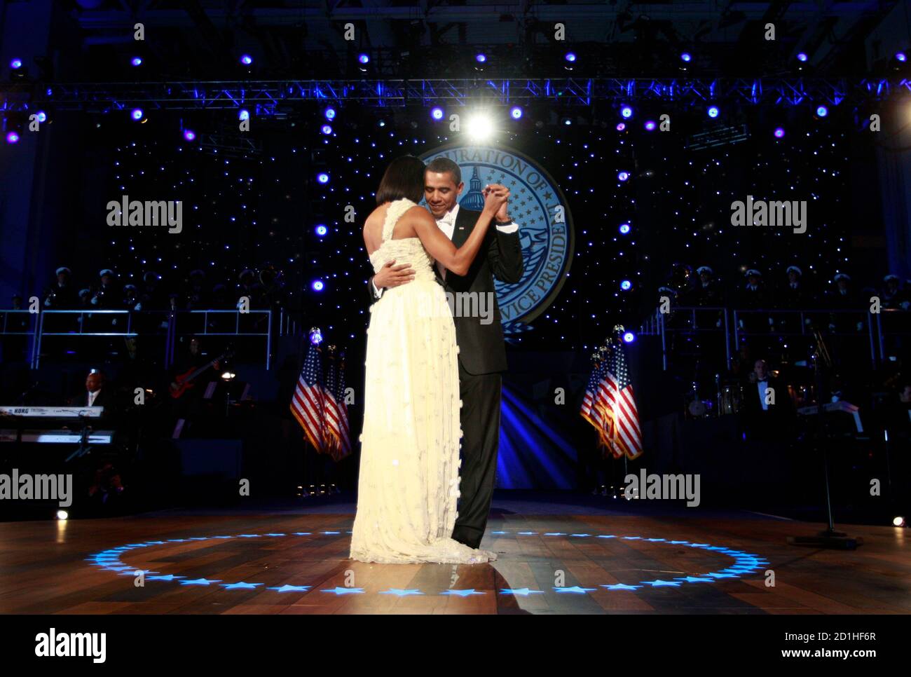 Michelle obama inaugural ball 2009 hi-res stock photography and images ...
