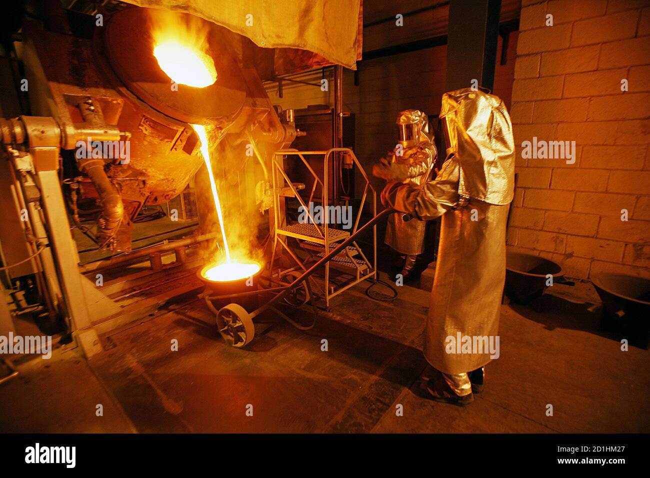 Gold bars in the industry hi-res stock photography and images - Alamy