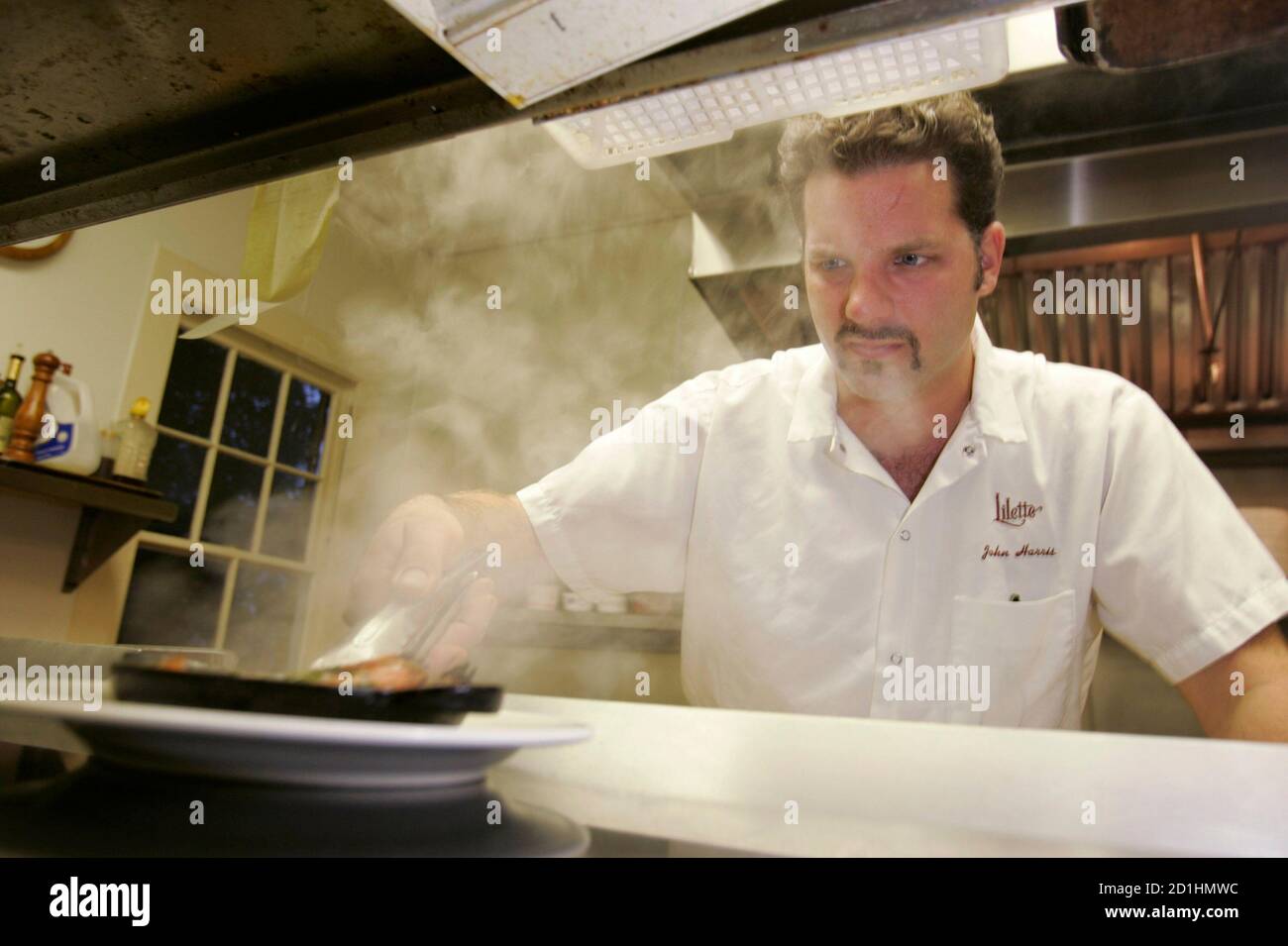 Sizzling shrimp hi-res stock photography and images - Alamy