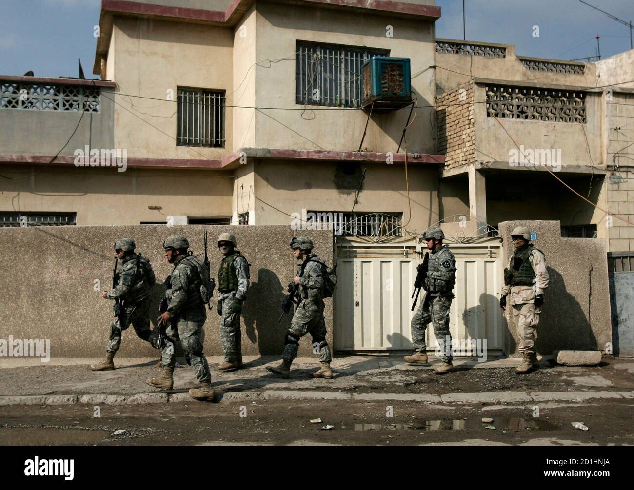 Soldiers from 504th parachute infantry hi-res stock photography and ...