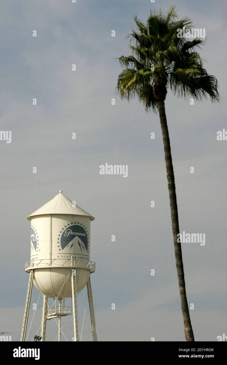Paramount pictures logo hi-res stock photography and images - Alamy