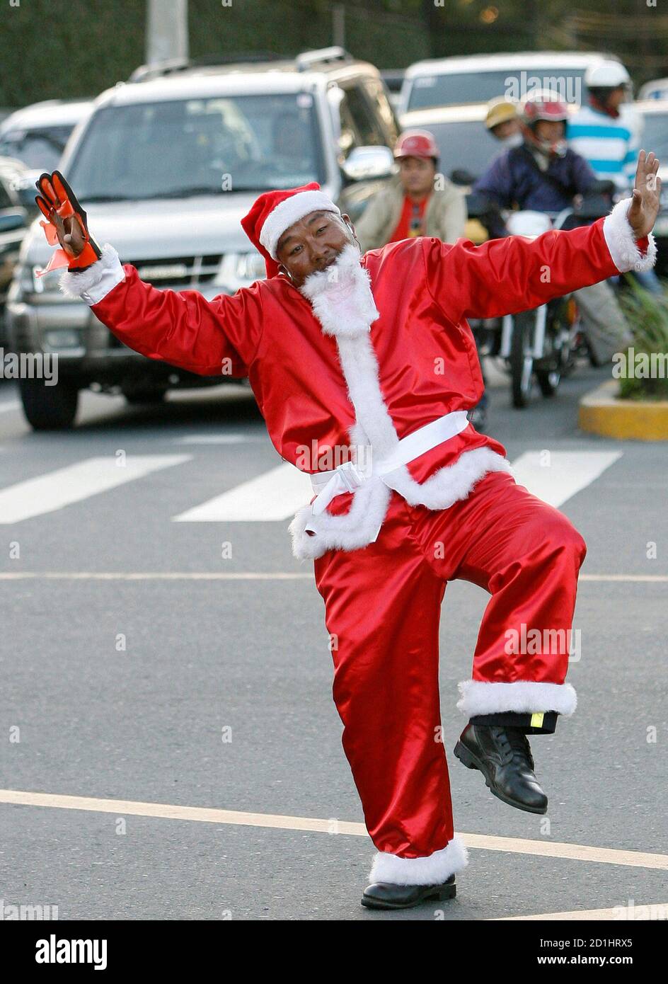 Traffic intersection city manila hi-res stock photography and images ...