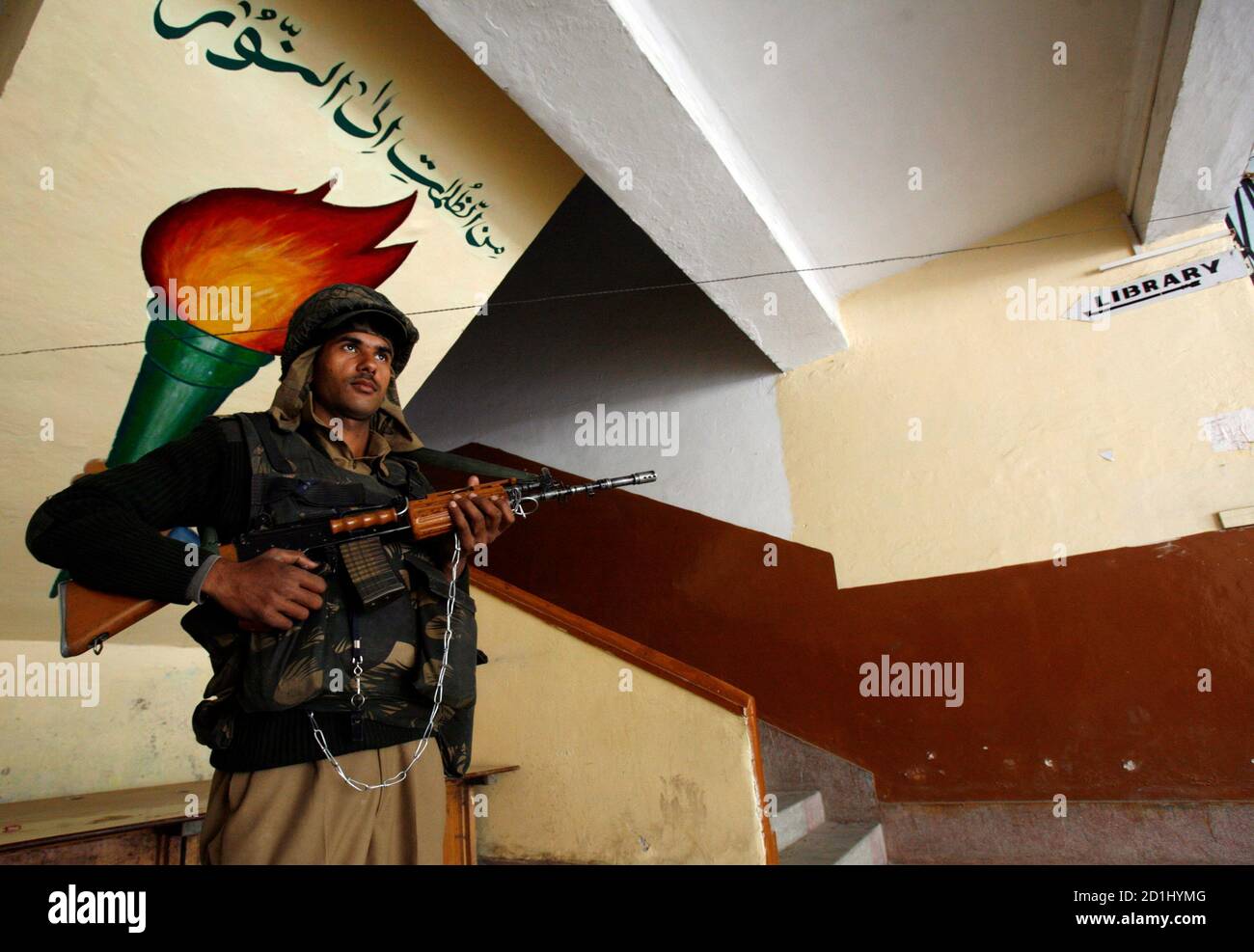 Indian border security force soldier hi-res stock photography and ...