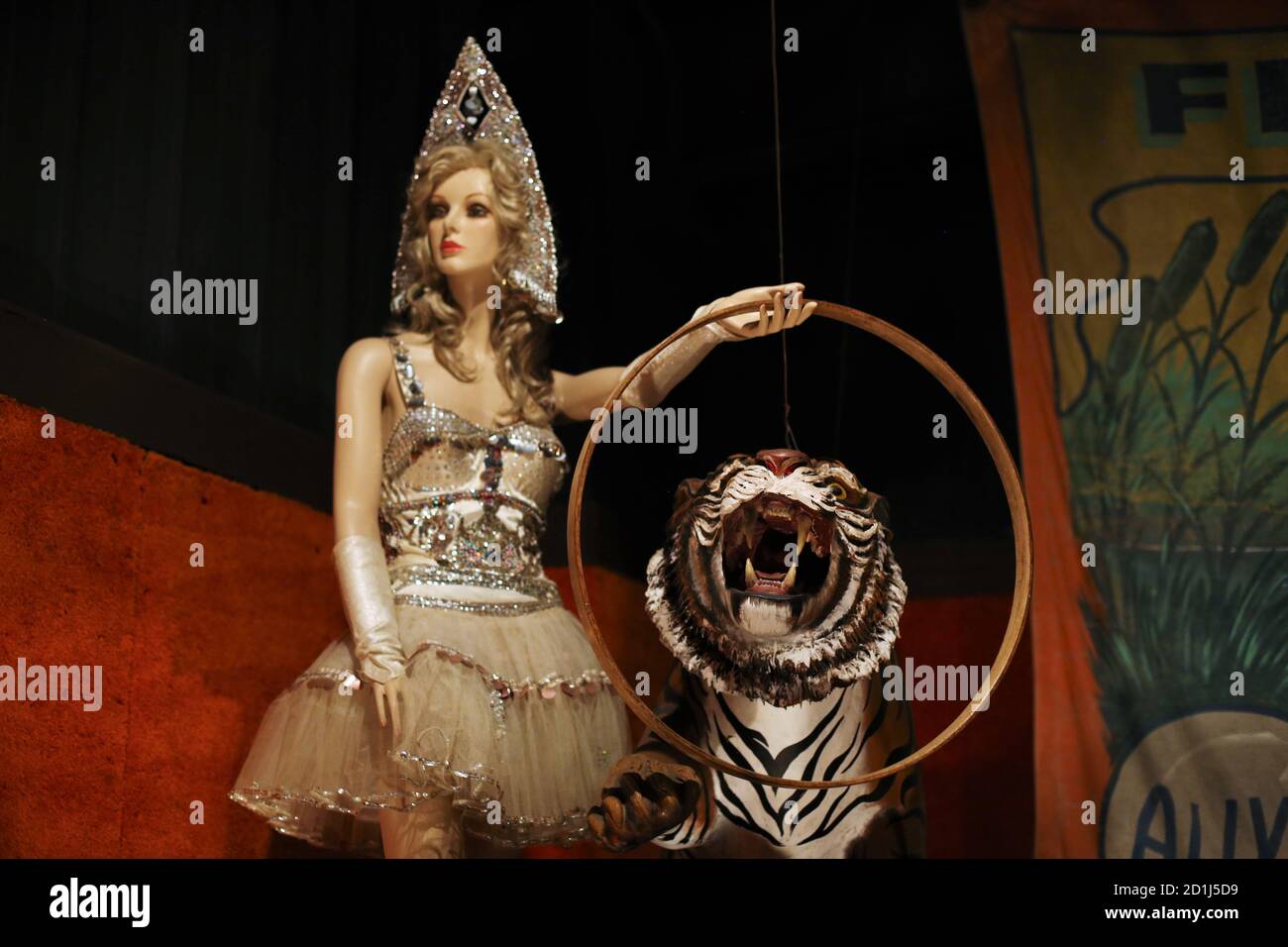 Mannequin house hi-res stock photography and images - Alamy