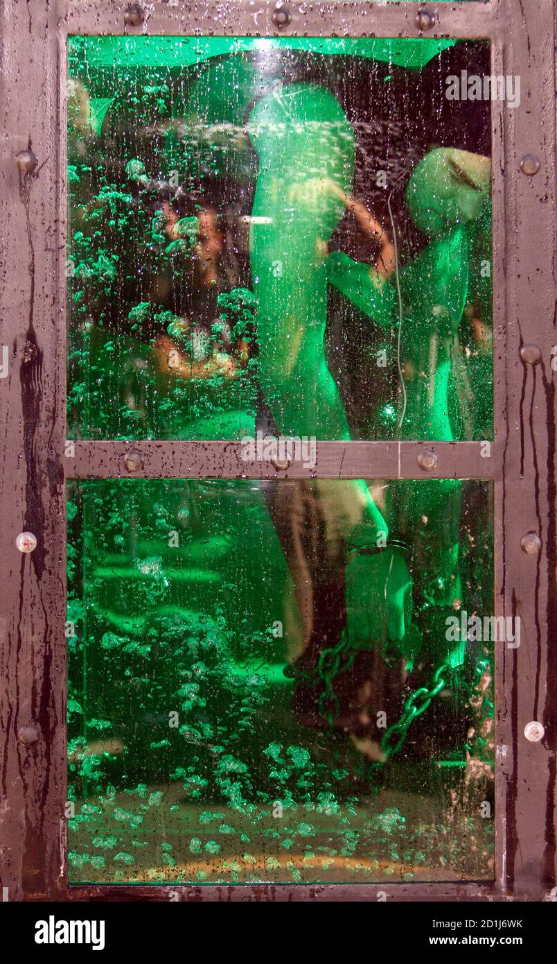 Escape artist water tank hi-res stock photography and images - Alamy