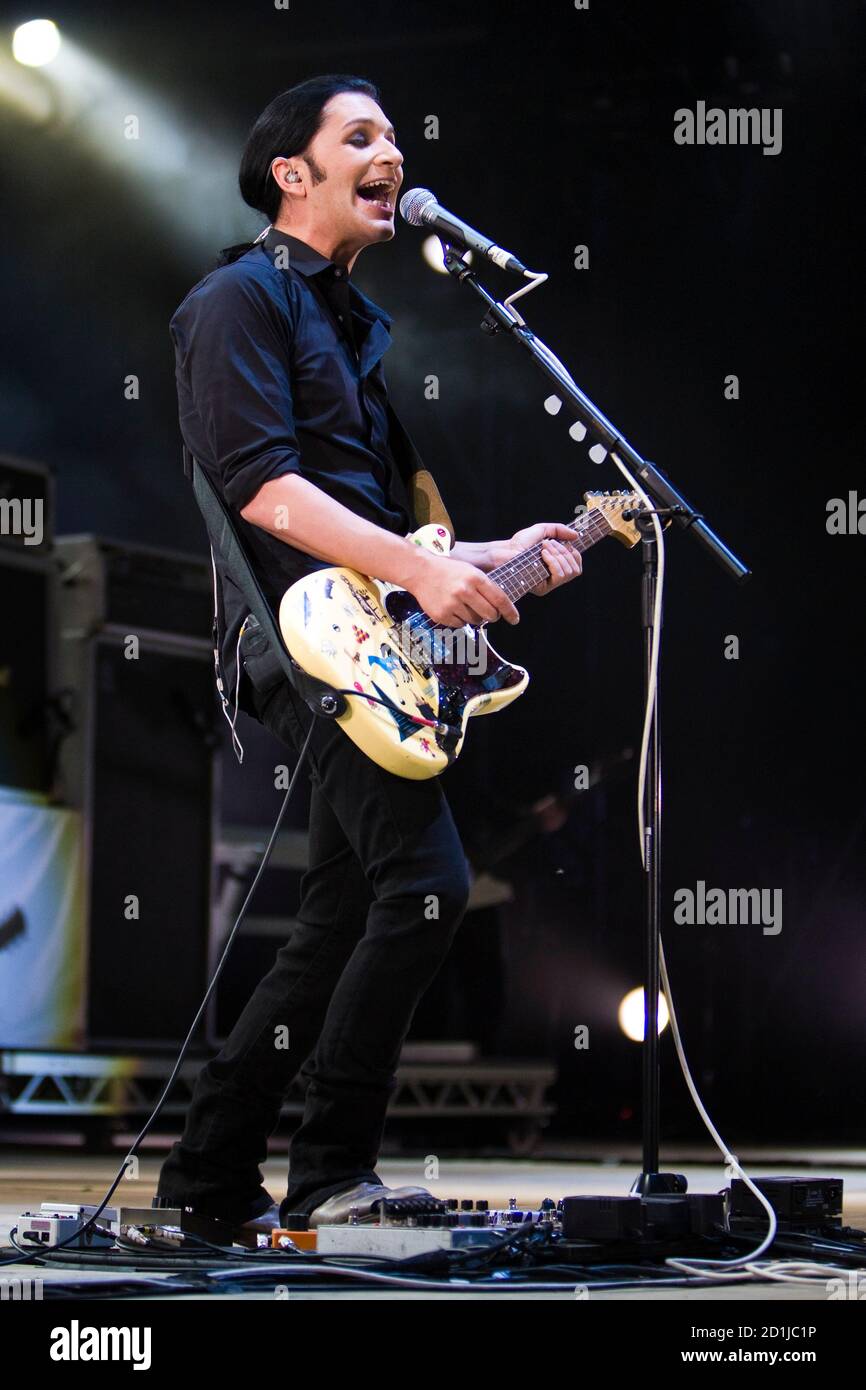 Lead singer band placebo hi-res stock photography and images - Alamy
