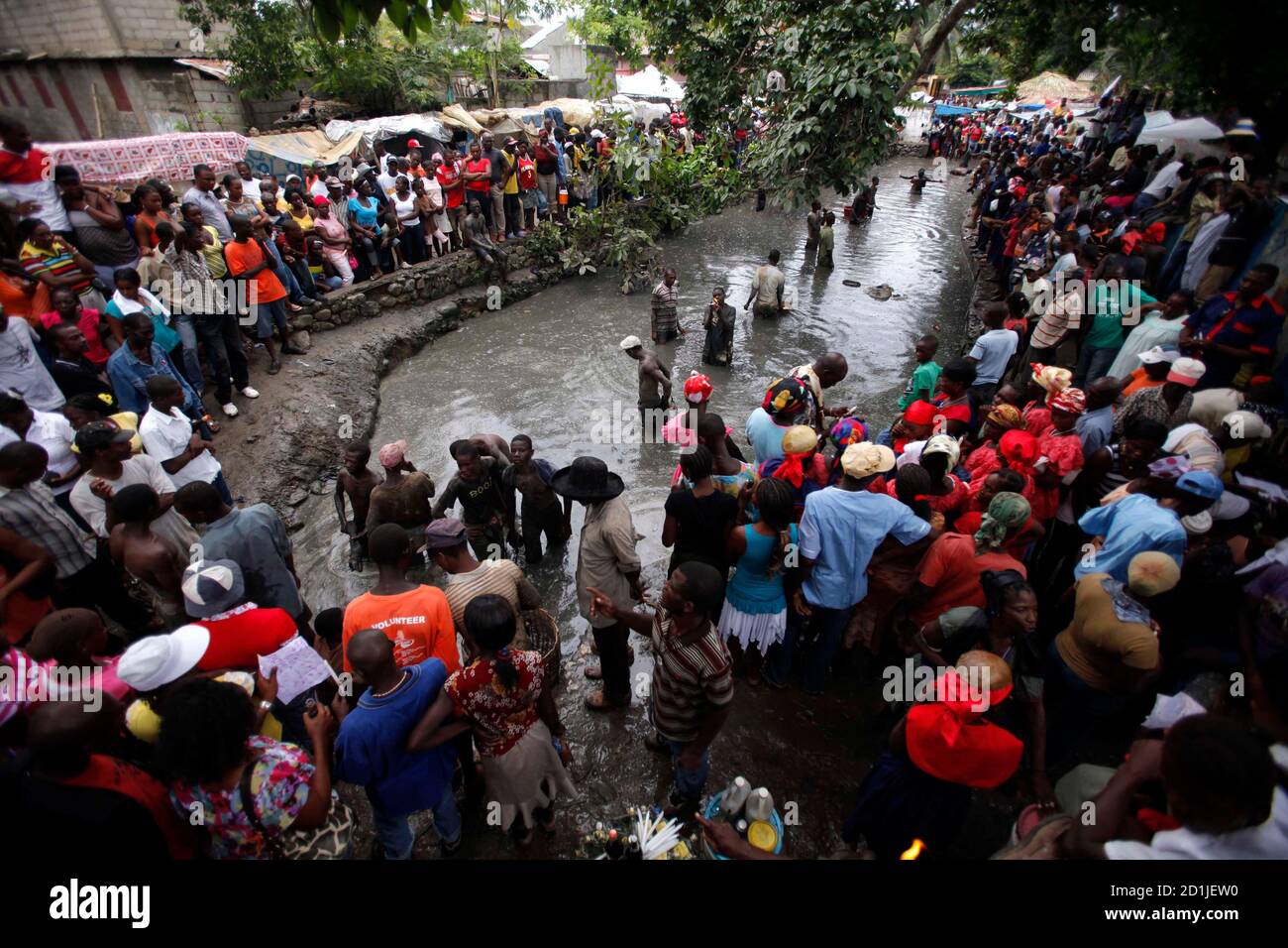 Children of haiti pray hi-res stock photography and images - Alamy