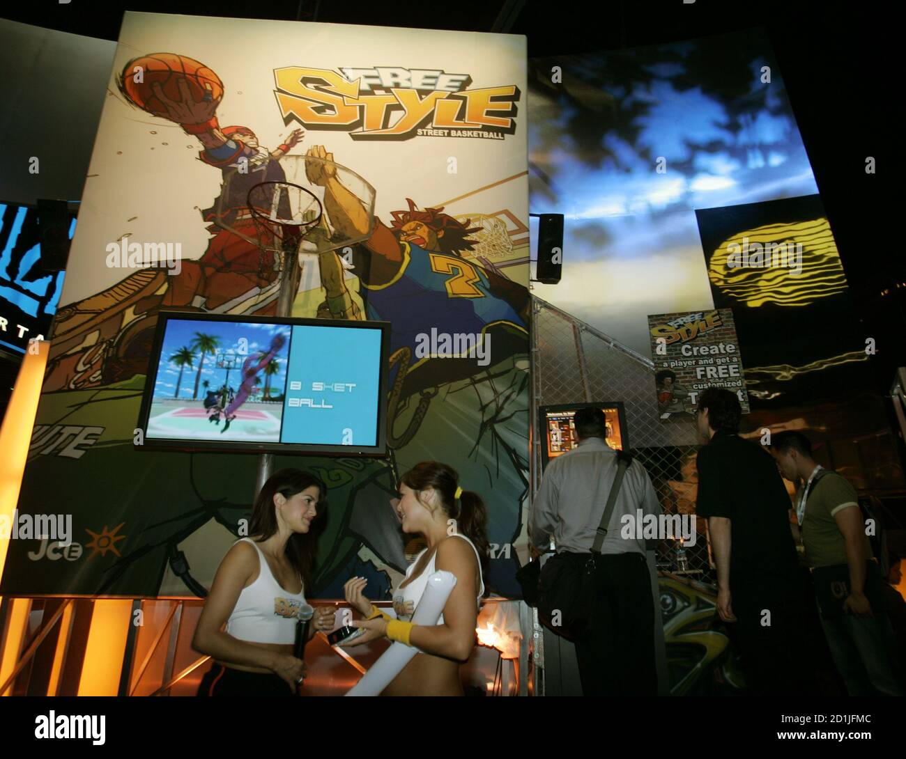 2006 Electronic Entertainment Expo High Resolution Stock Photography ...