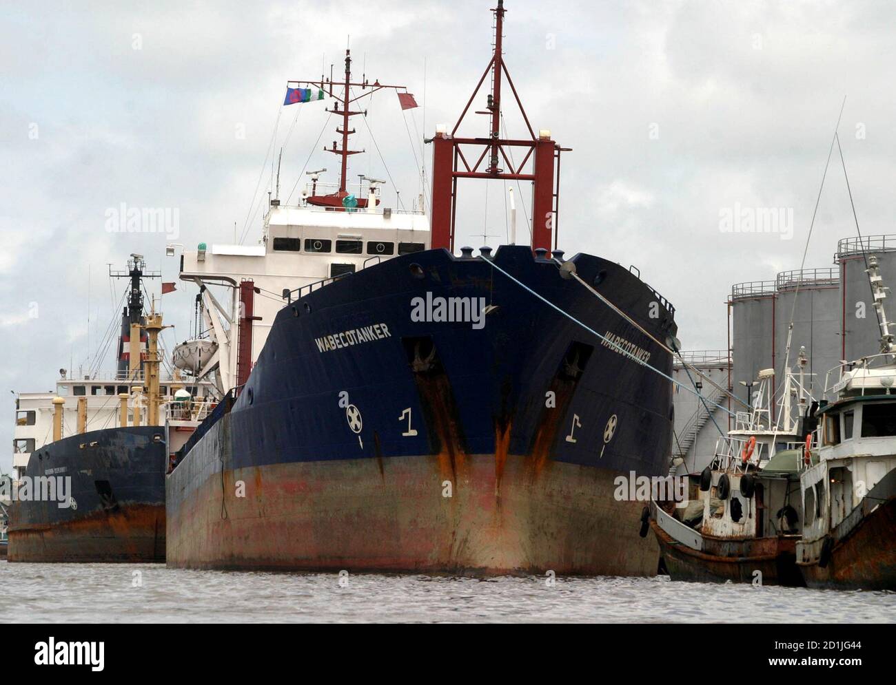 Nigerian oil workers hi-res stock photography and images - Alamy