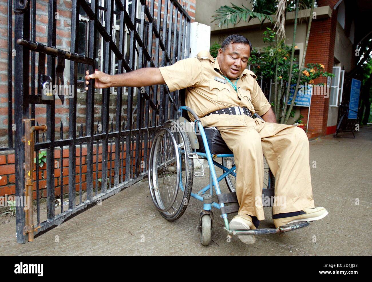 Bangladeshi paralysed people hi-res stock photography and images - Alamy