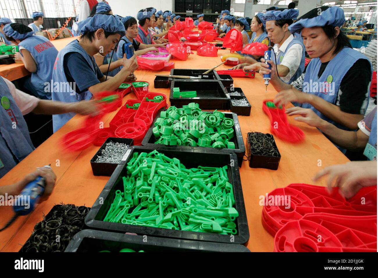 Assembly line work asia hi-res stock photography and images - Alamy