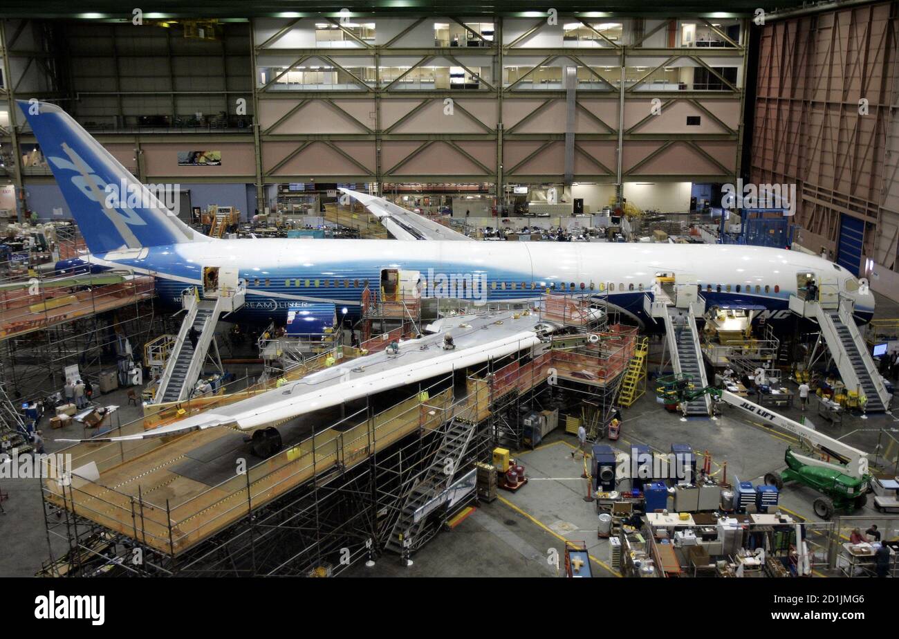 Boeing 787 aircraft assembly hi-res stock photography and images - Alamy