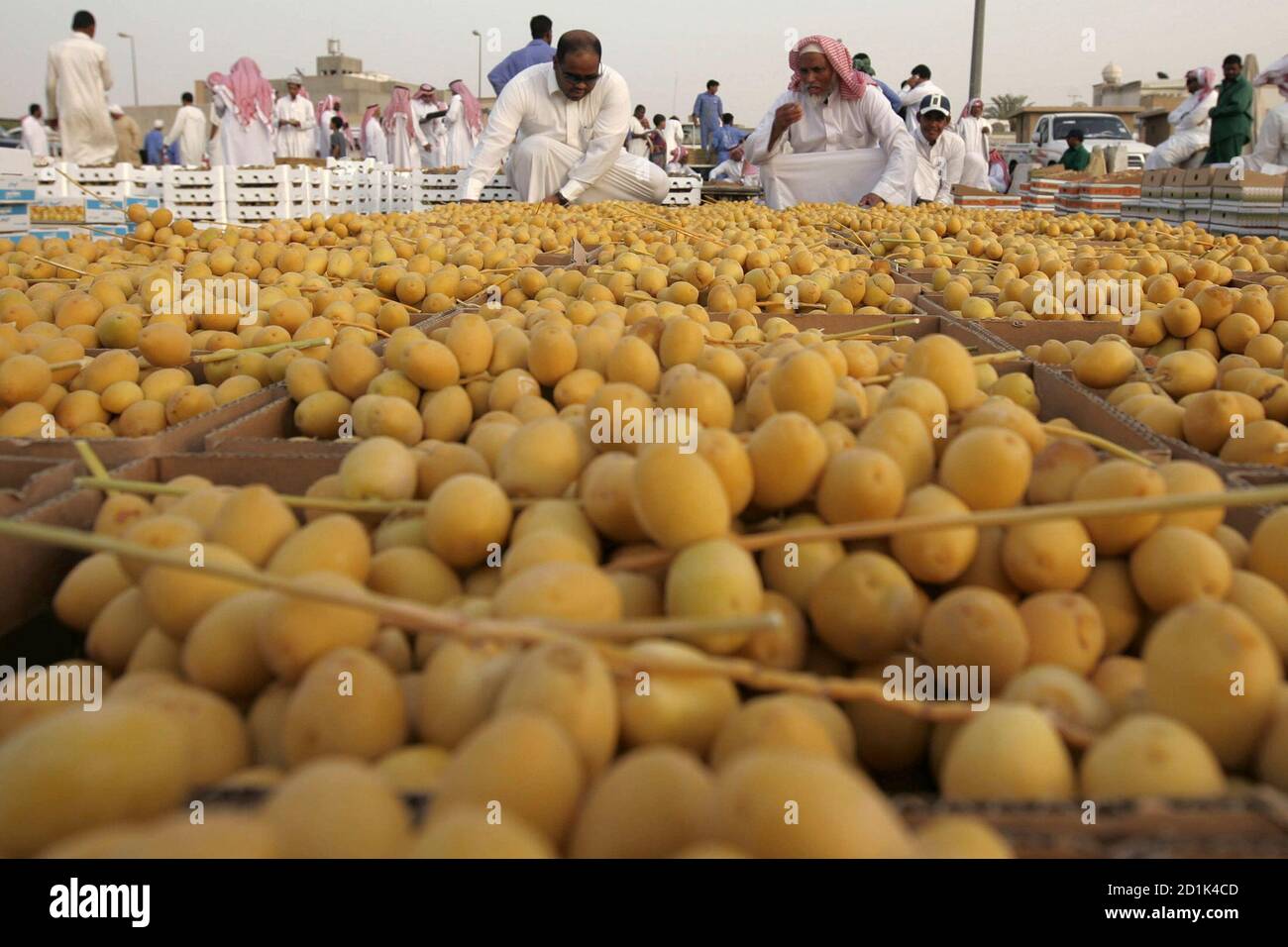 Saudi Arabia Fruit Market High Resolution Stock Photography and Images ...