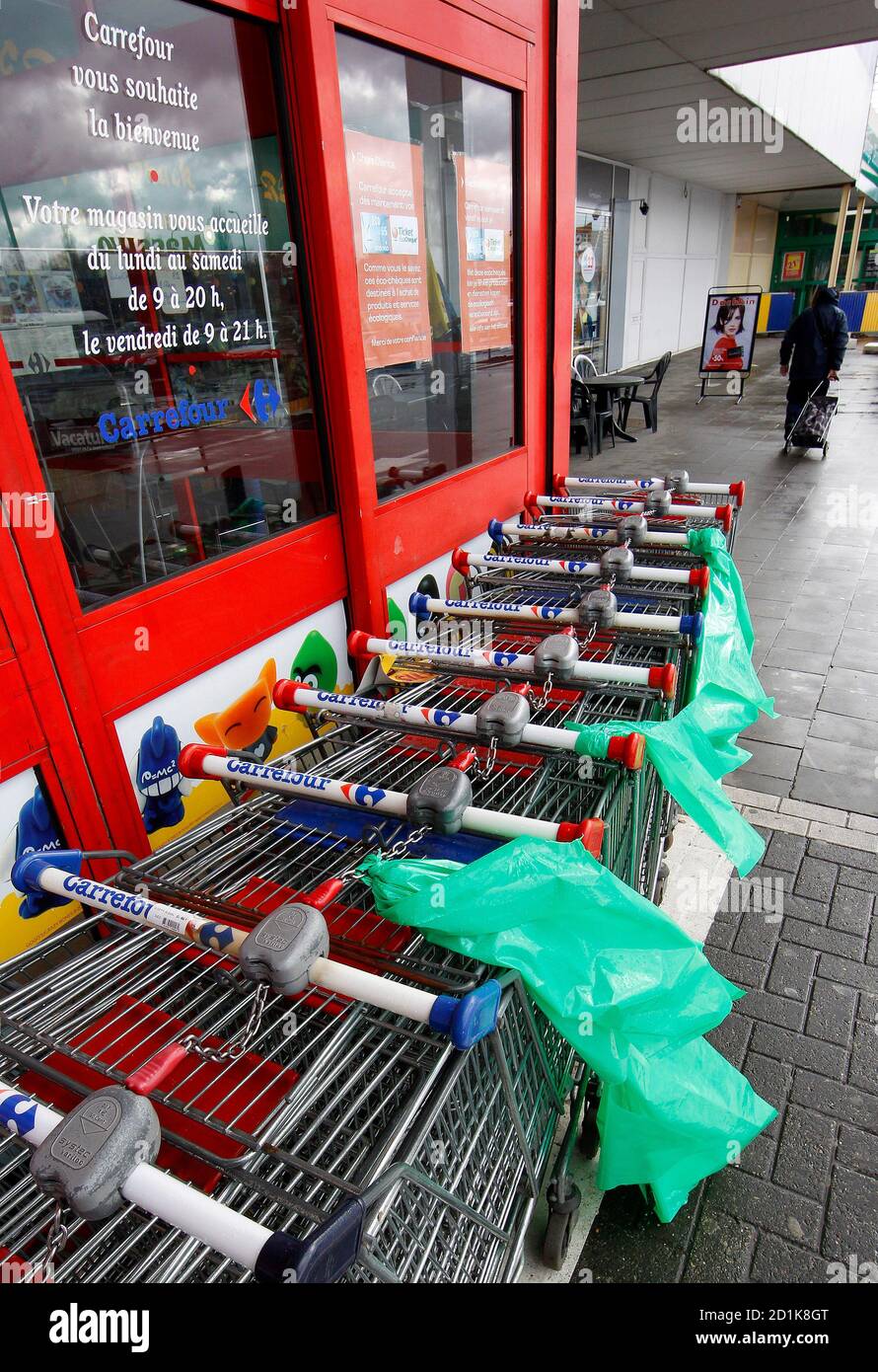 Carrefour Supermarket Trolleys High Resolution Stock Photography and ...