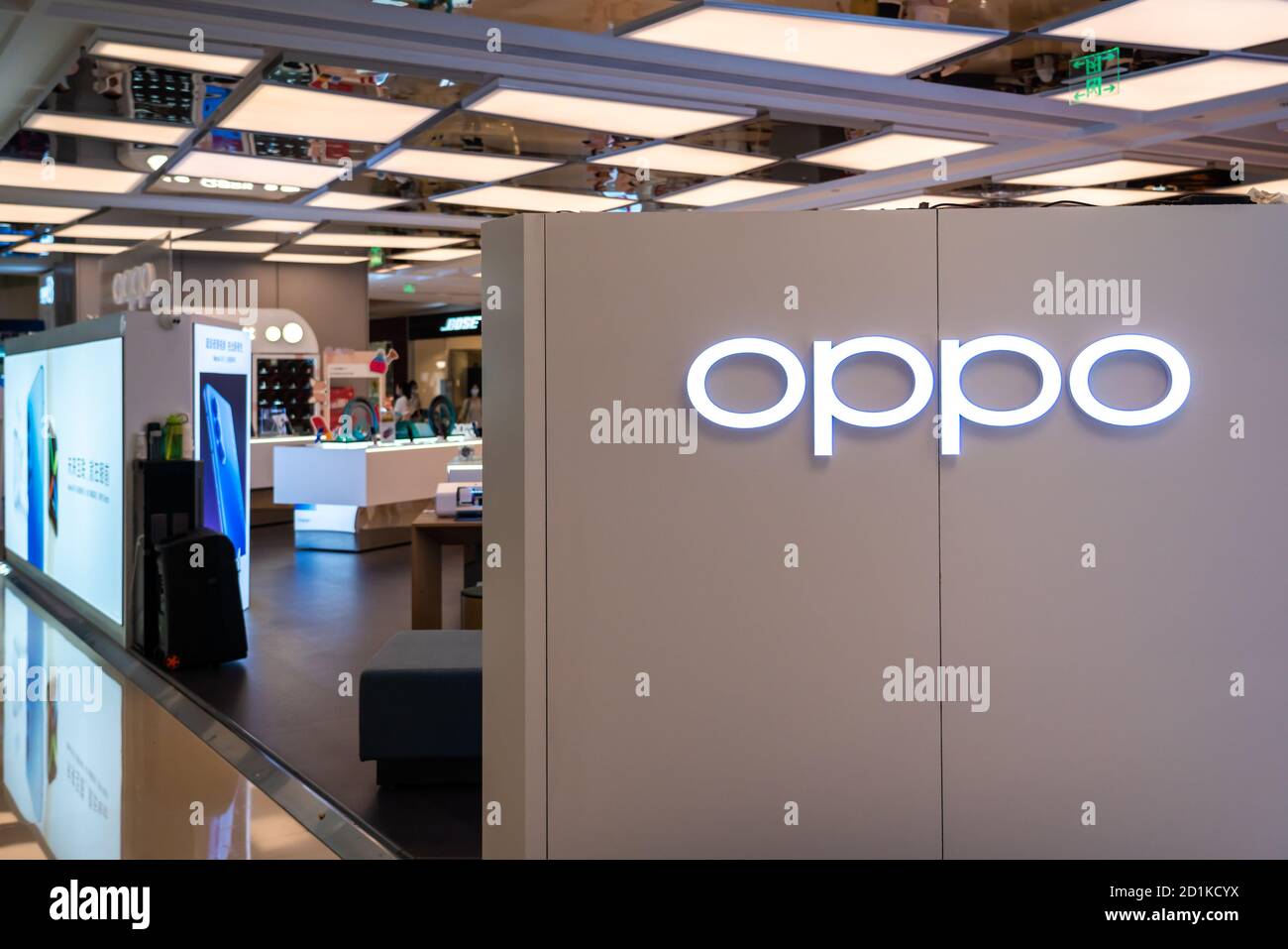 Oppo store hi-res stock photography and images - Alamy