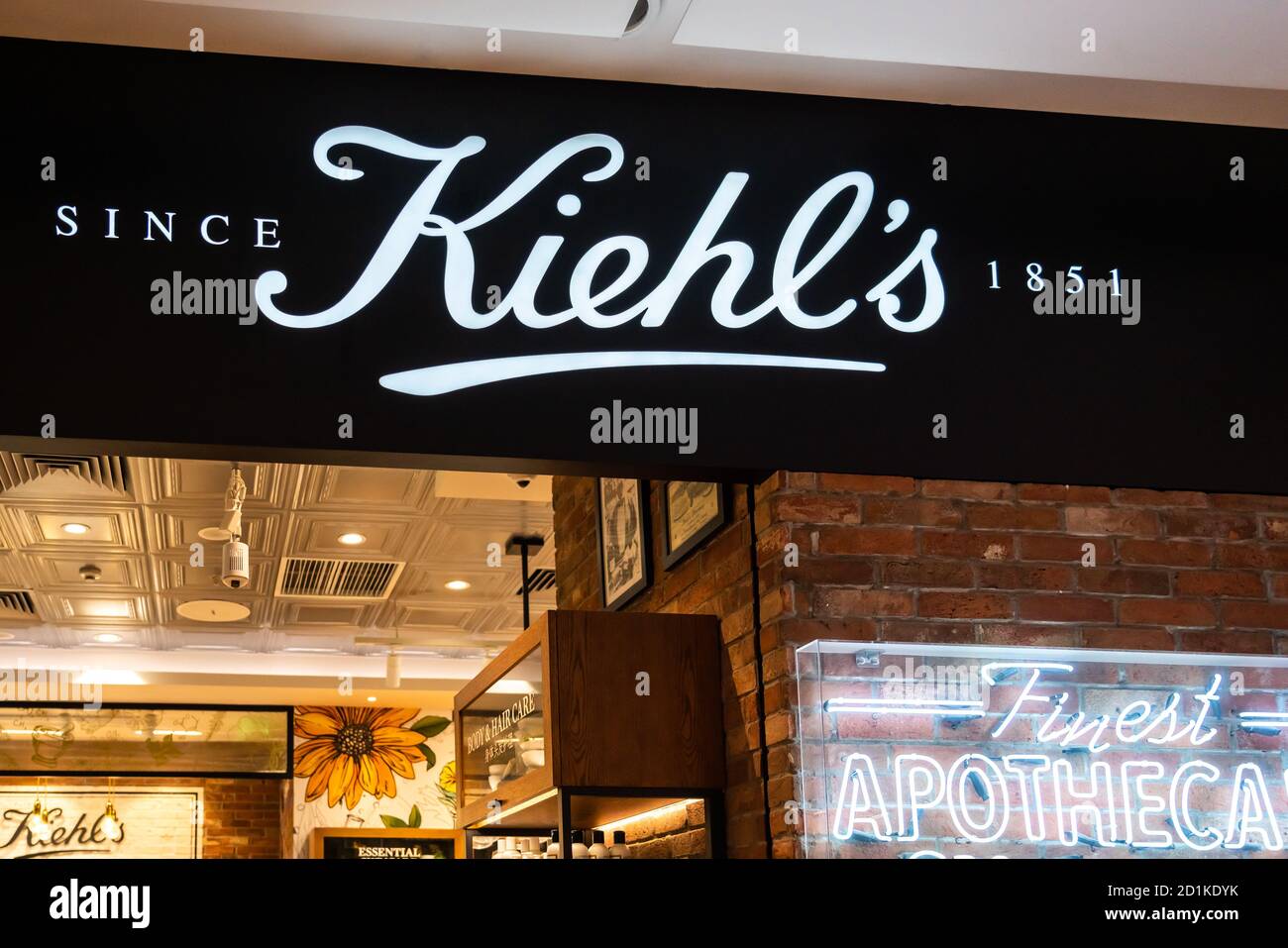 Kiehl's store hi-res stock photography and images - Alamy