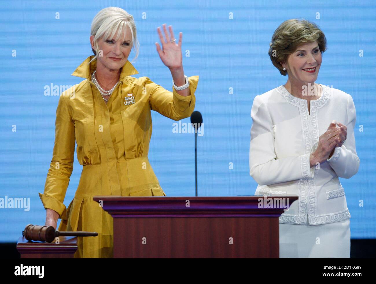 Cindy mccain laura bush hi-res stock photography and images - Alamy