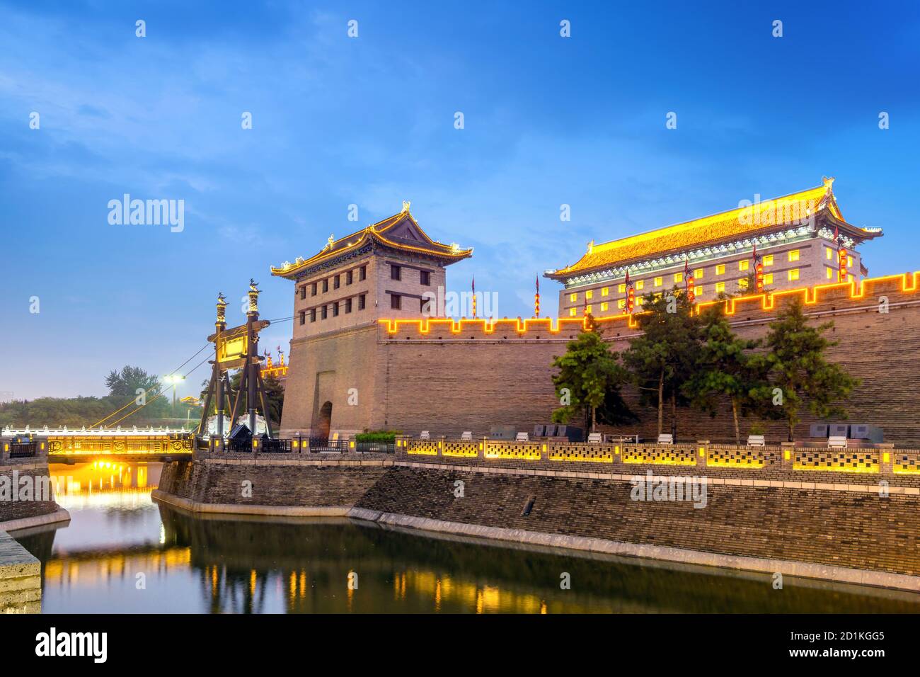 City wall of Xi'an, Yongning Gate, Sothern Gate Stock Photo - Alamy