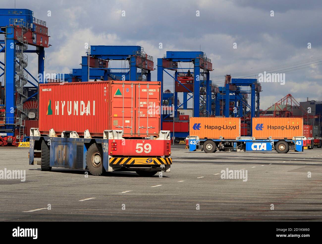 Container terminal automation hi-res stock photography and images - Alamy