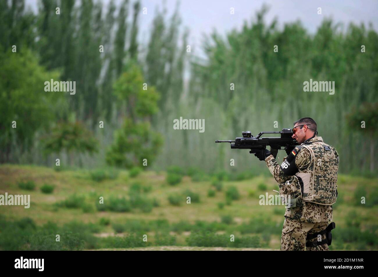 Policeman points hi-res stock photography and images - Alamy
