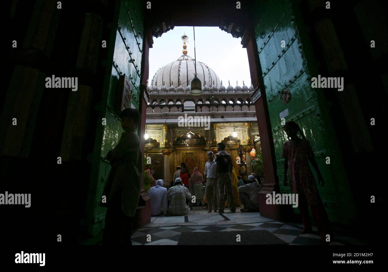 Delhi hazrat nizamuddin auliya dargah hi-res stock photography and ...