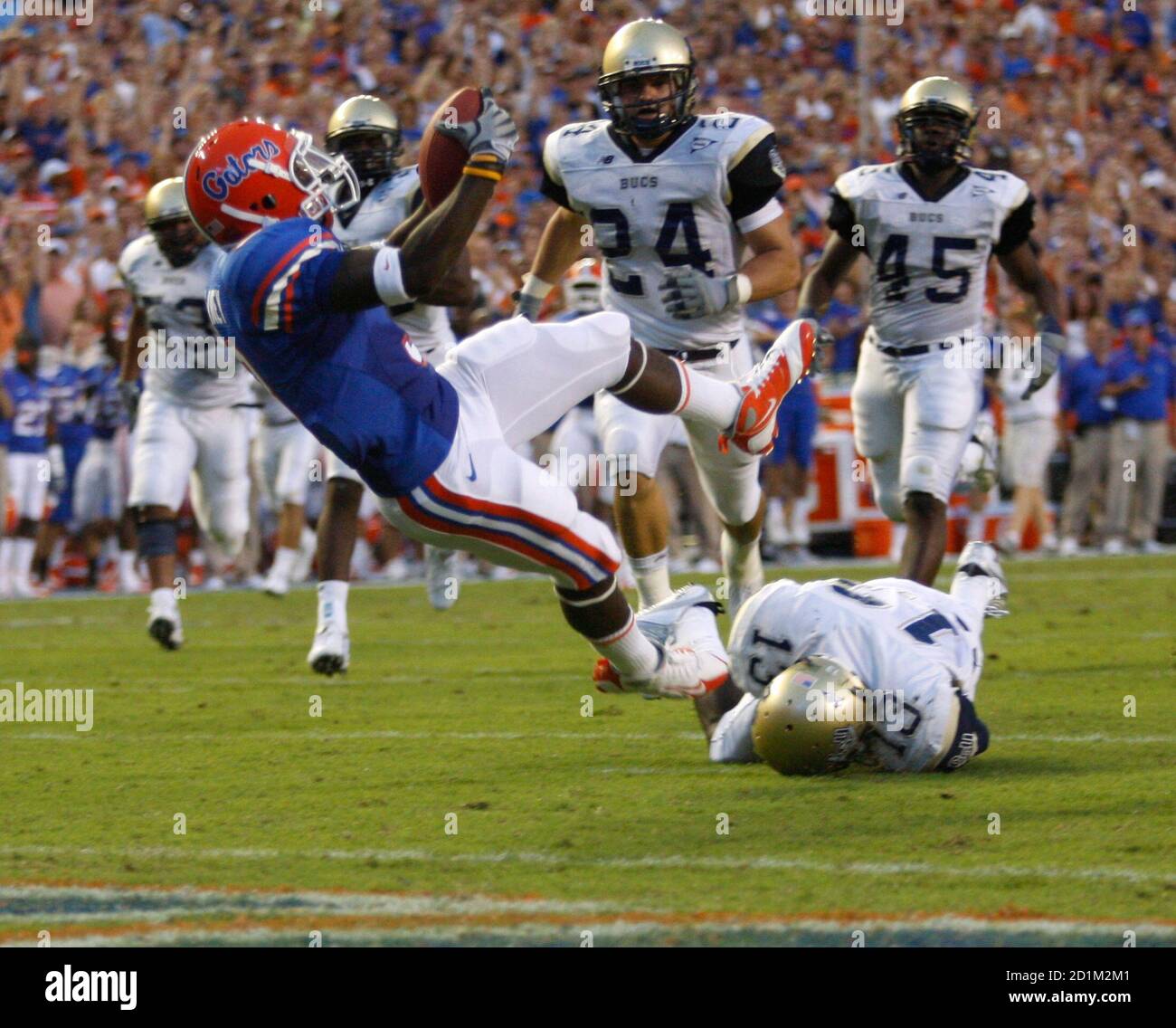 Falls backwards hi-res stock photography and images - Alamy