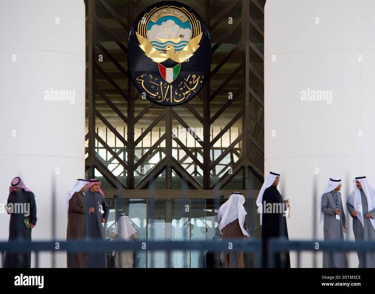 Kuwaiti stand hi-res stock photography and images - Alamy
