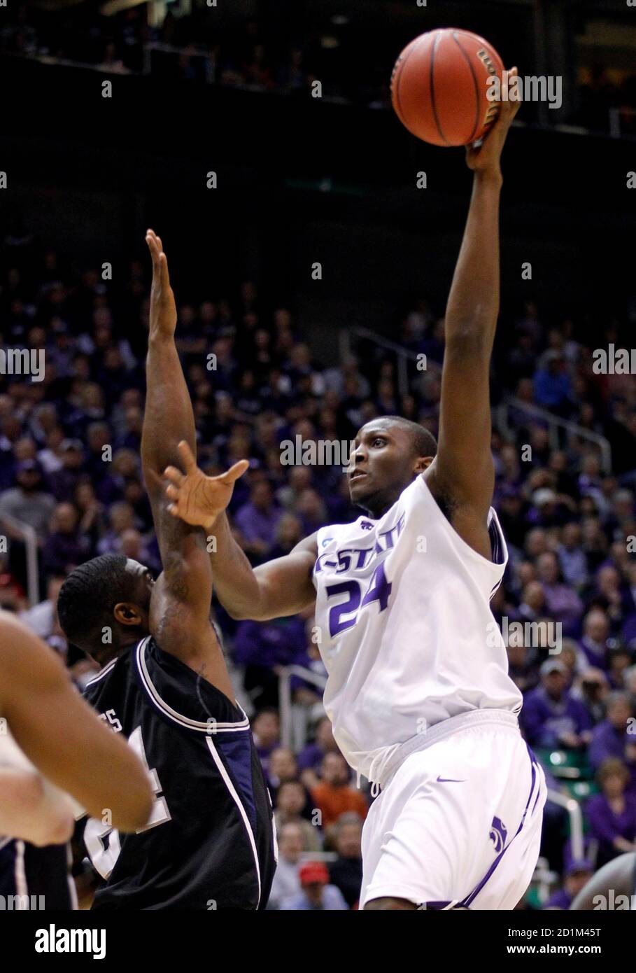Robert kelly basketball hi-res stock photography and images - Alamy