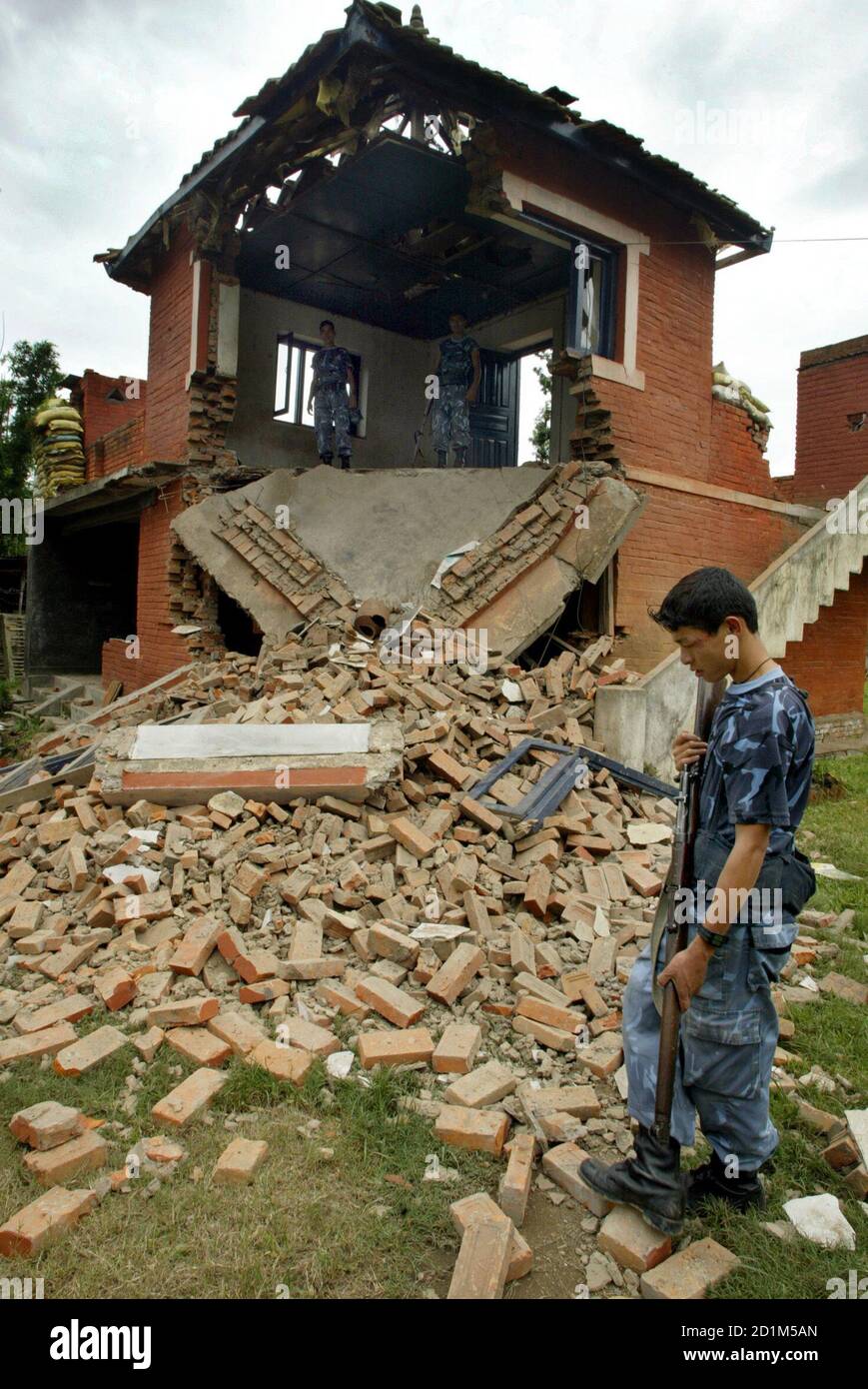 Destroyed office building hi-res stock photography and images - Alamy