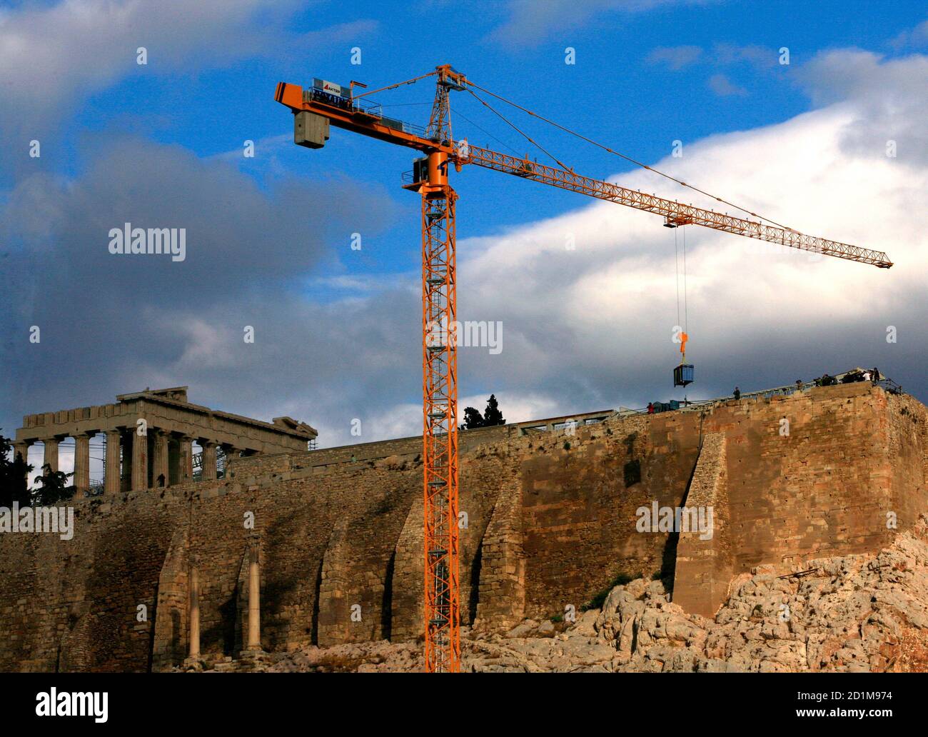 Ancient greece crane hi-res stock photography and images - Alamy