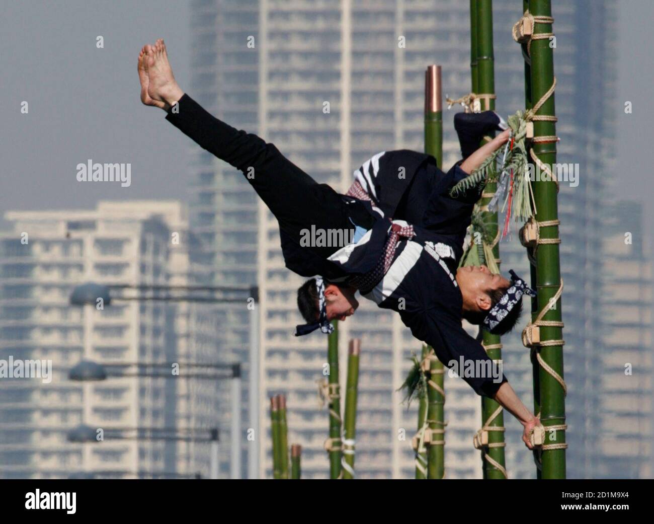 Traditional japanese firefighters hi-res stock photography and images ...