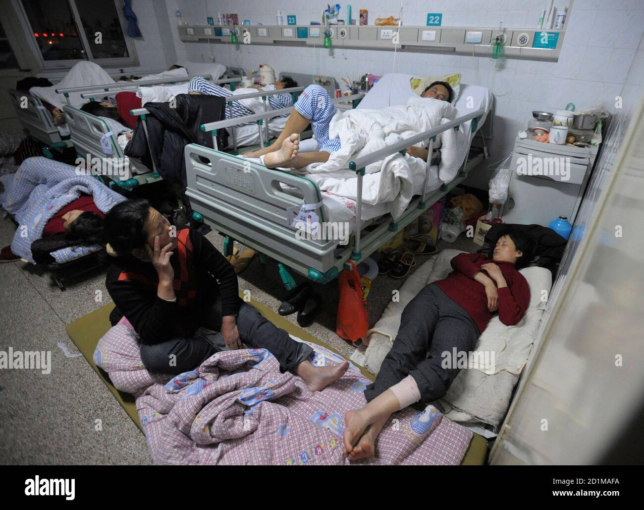 Crowded hospital hi-res stock photography and images - Alamy