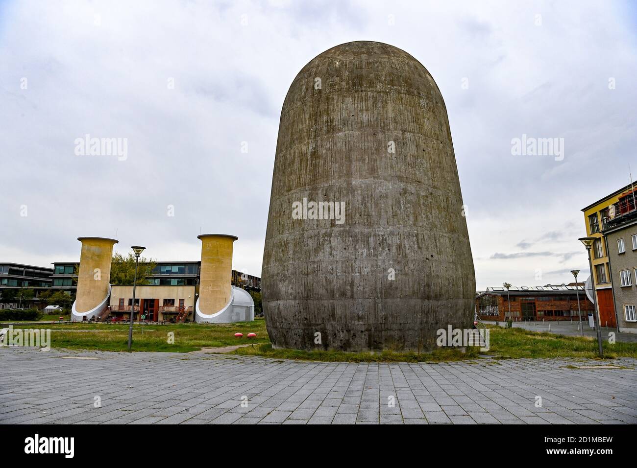05 October 2020, Berlin: The spin tower in the Aerodynamic Park in ...