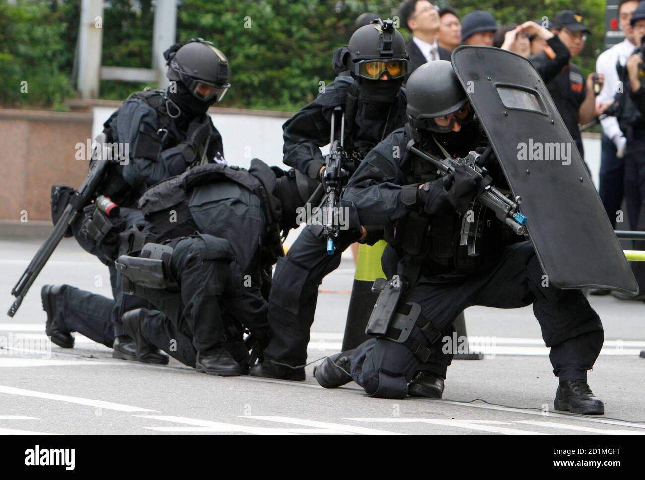 Police swat team exercise anti hi-res stock photography and images - Alamy