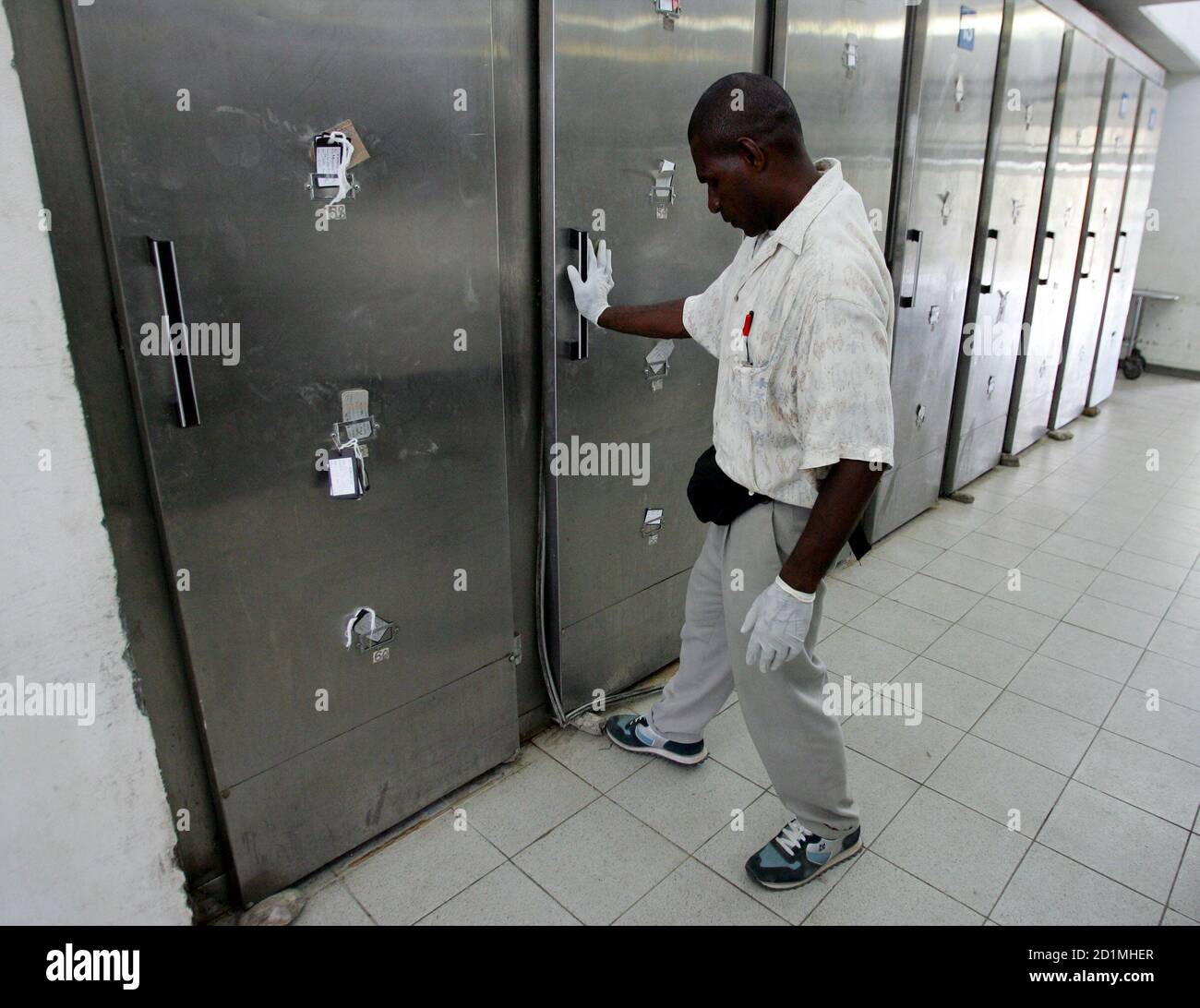 Morgue doors hi-res stock photography and images - Alamy