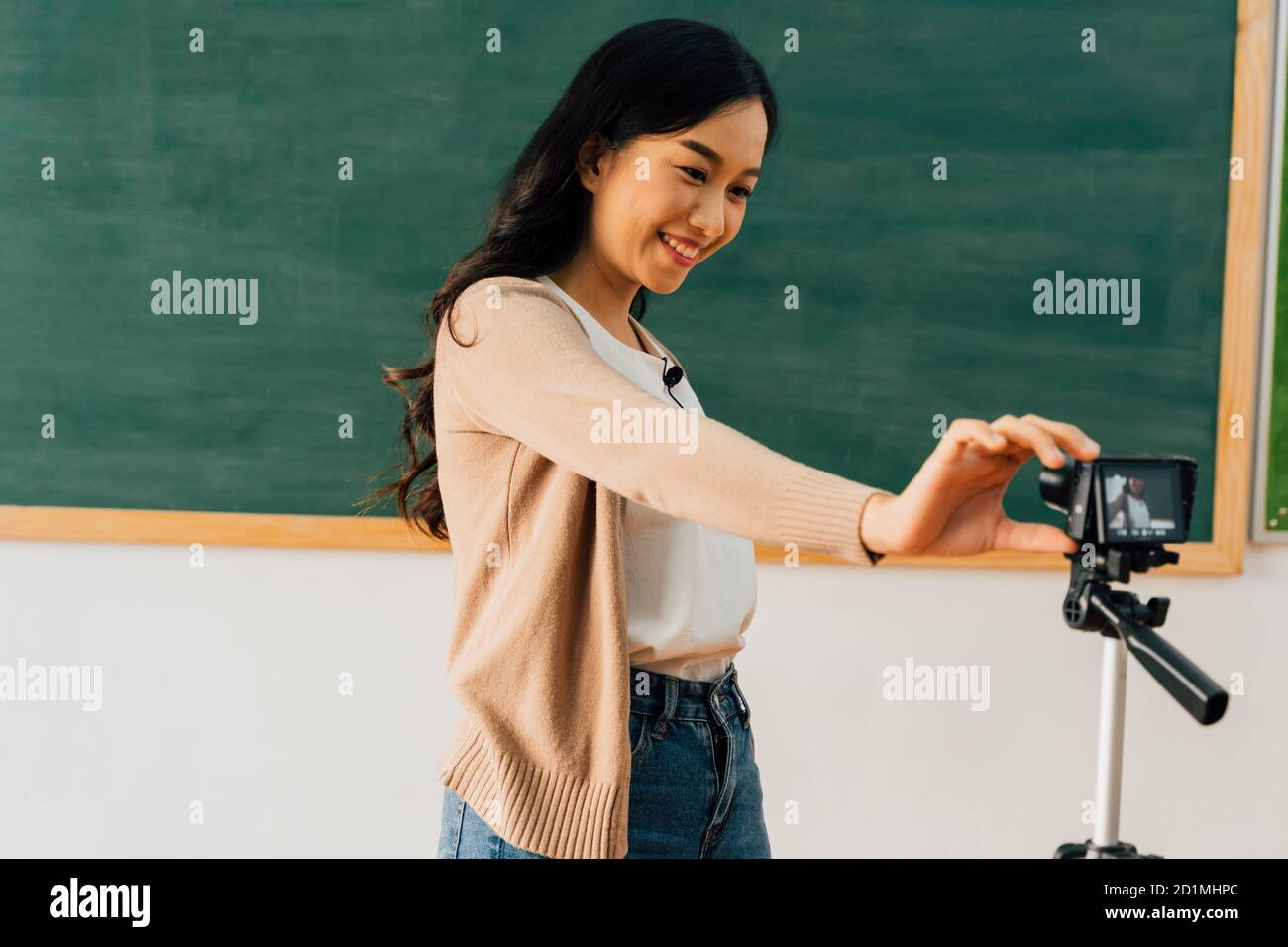 Asian teacher classroom hi-res stock photography and images - Alamy